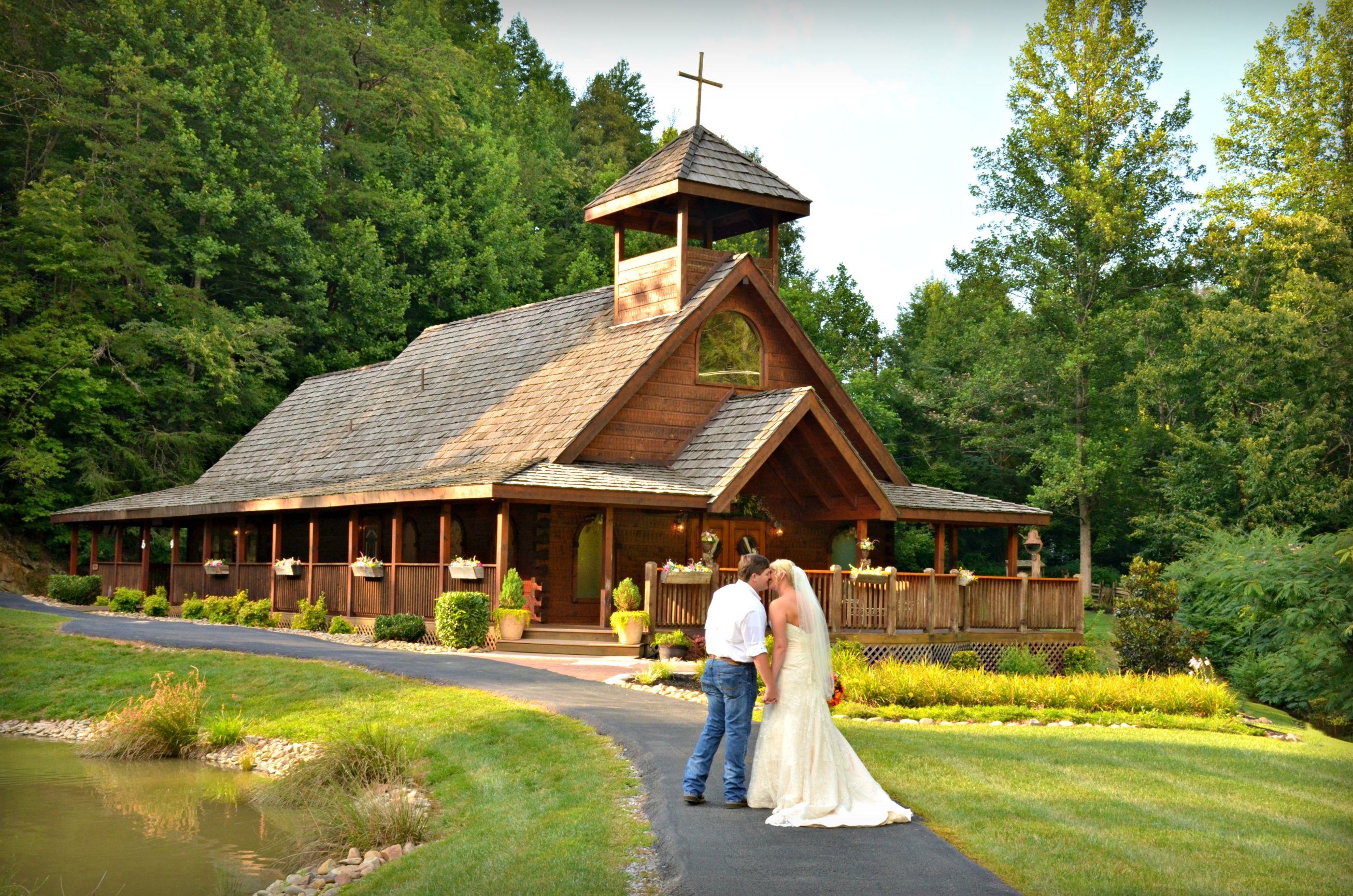 Home - Gatlinburg's Little Log Wedding Chapel