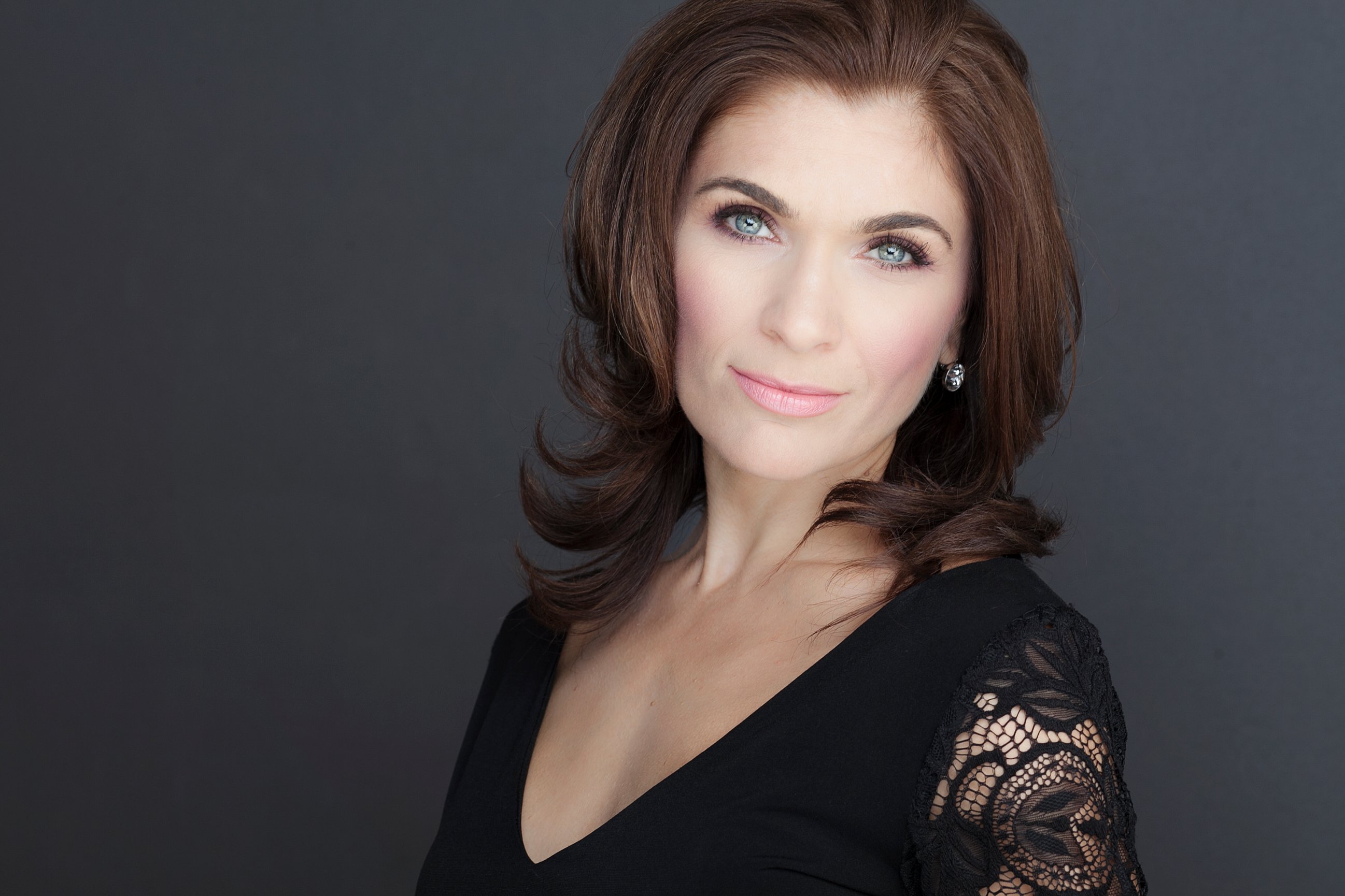 Fabulous at 40! Have a look at this stunning lady! - Lindsey Macdonald