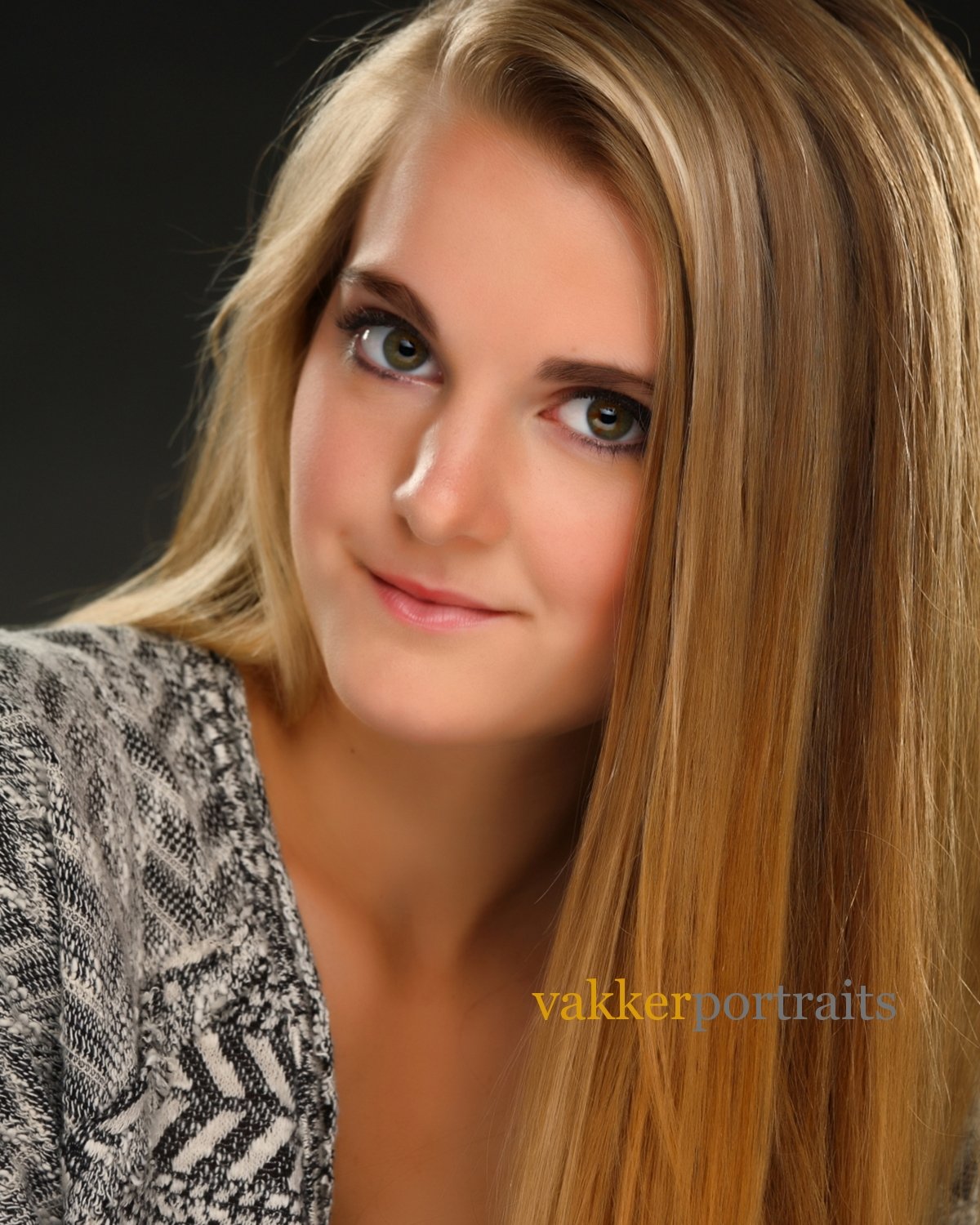 Jessica G. - Cedar Crest High School - Vakker Portraits