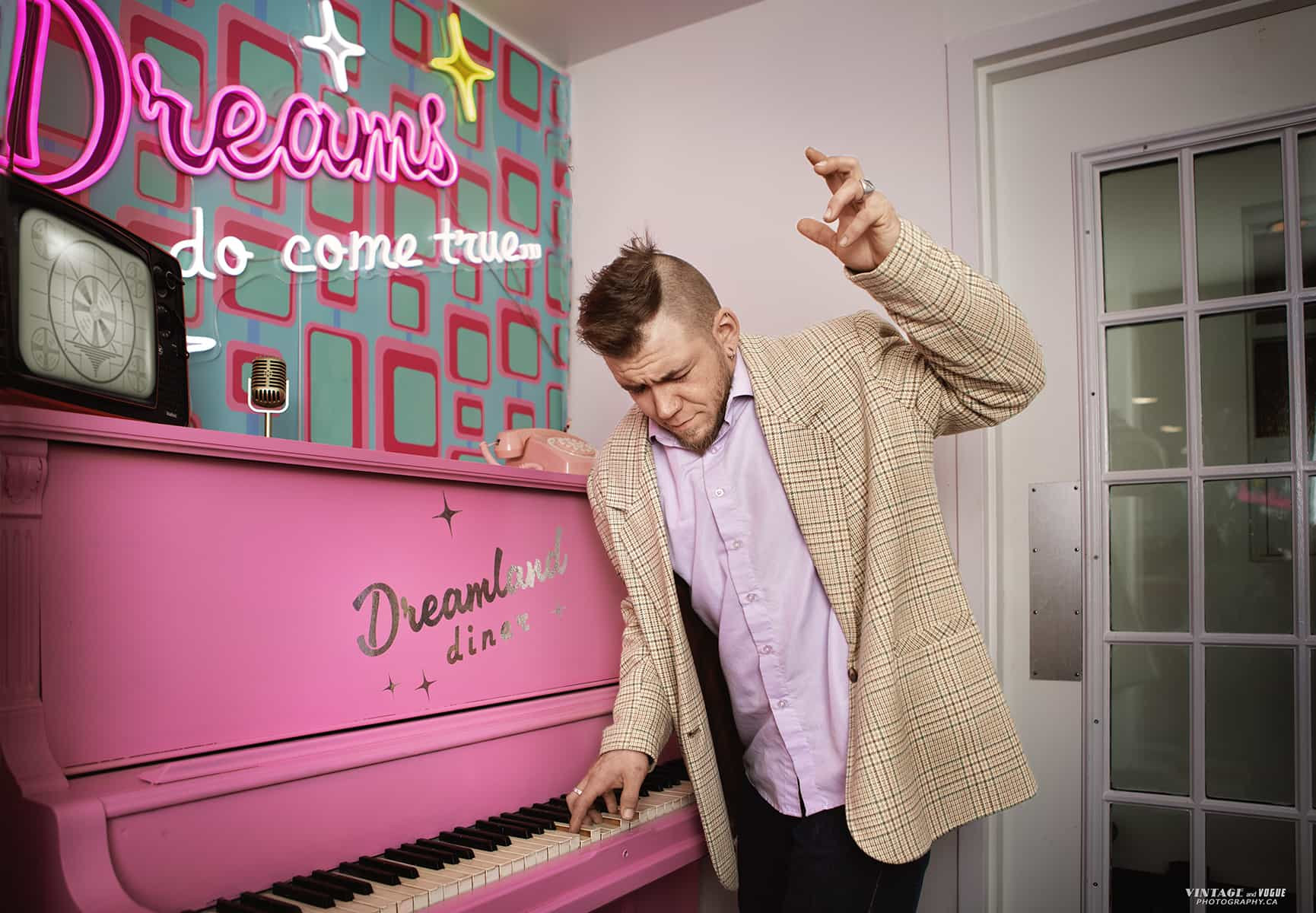 DREAMLAND DINER RETRO WINNIPEG PHOTOSHOOT