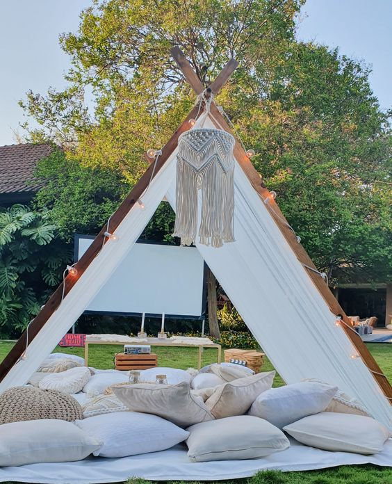 Design an Outdoor Movie Night - Delia Designs