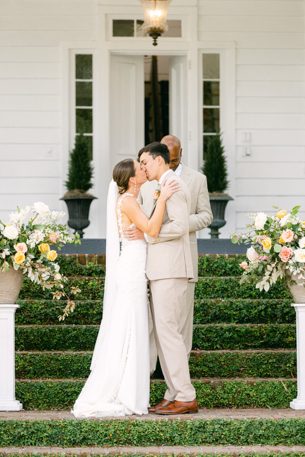 Old Wide Awake Summer Wedding - Ava Moore Photography