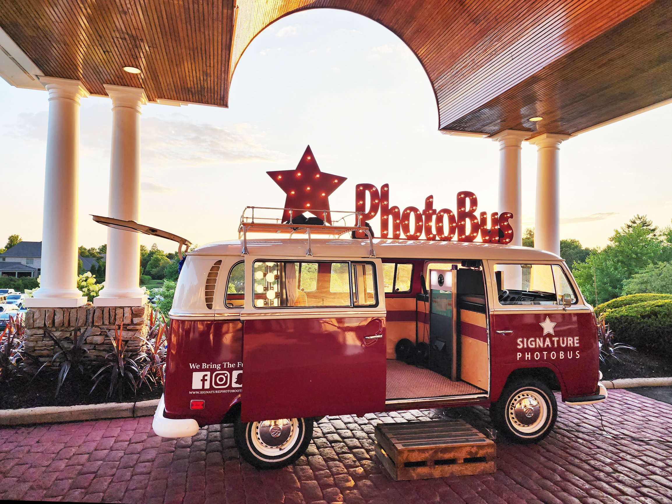 VW PHOTO BUS - Signature Photo Booth Rentals Cincinnati - Dayton ...