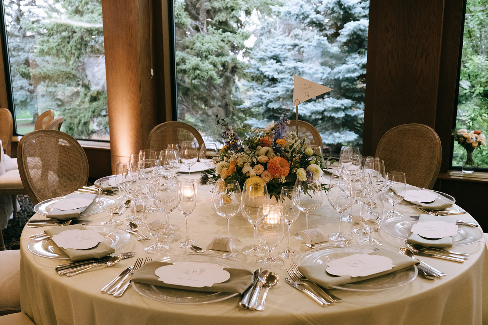 Elegant, Modern Wedding at the Calgary Golf and Country Club